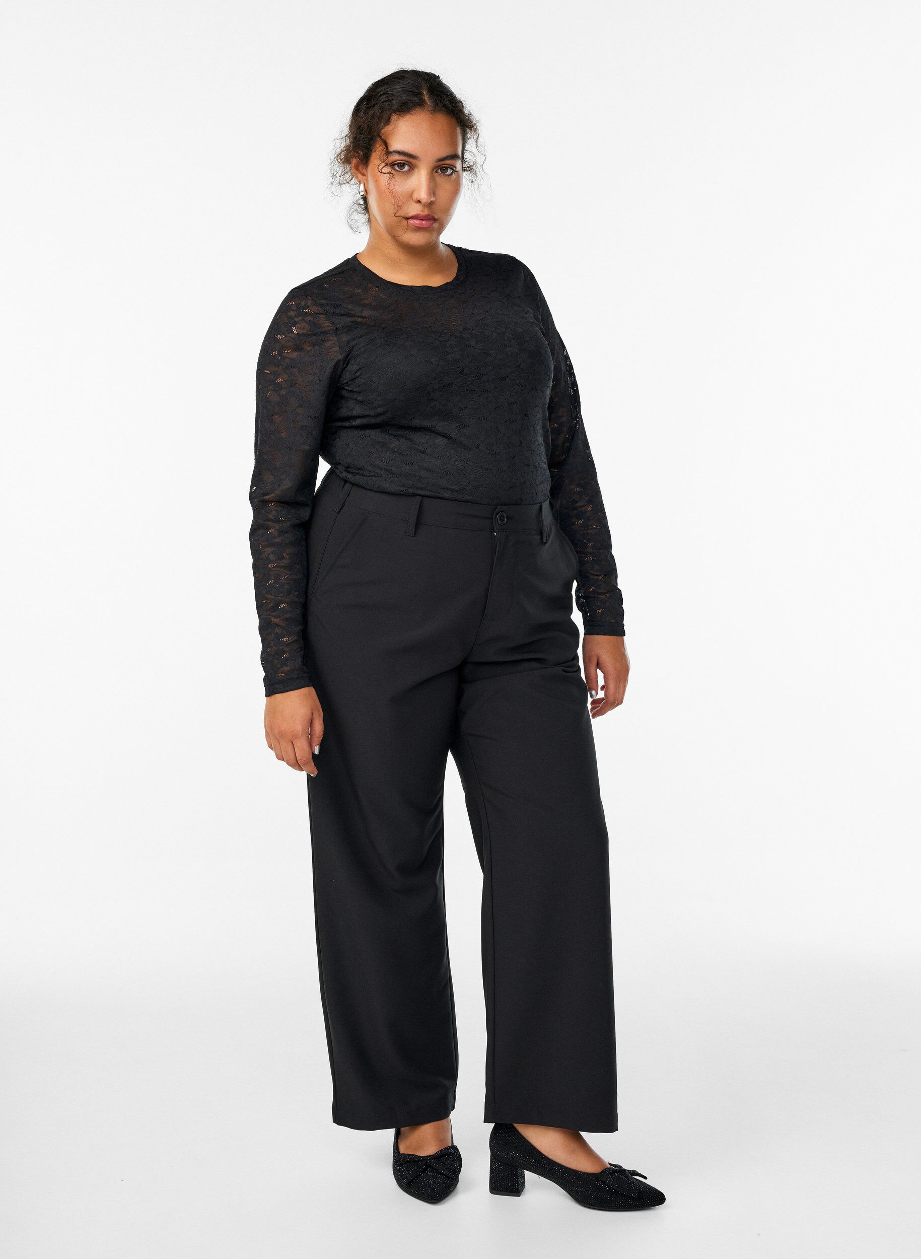 Pitsipaita pyöreällä kaula-aukolla ja kapea istuvuus - Musta - Koot ...